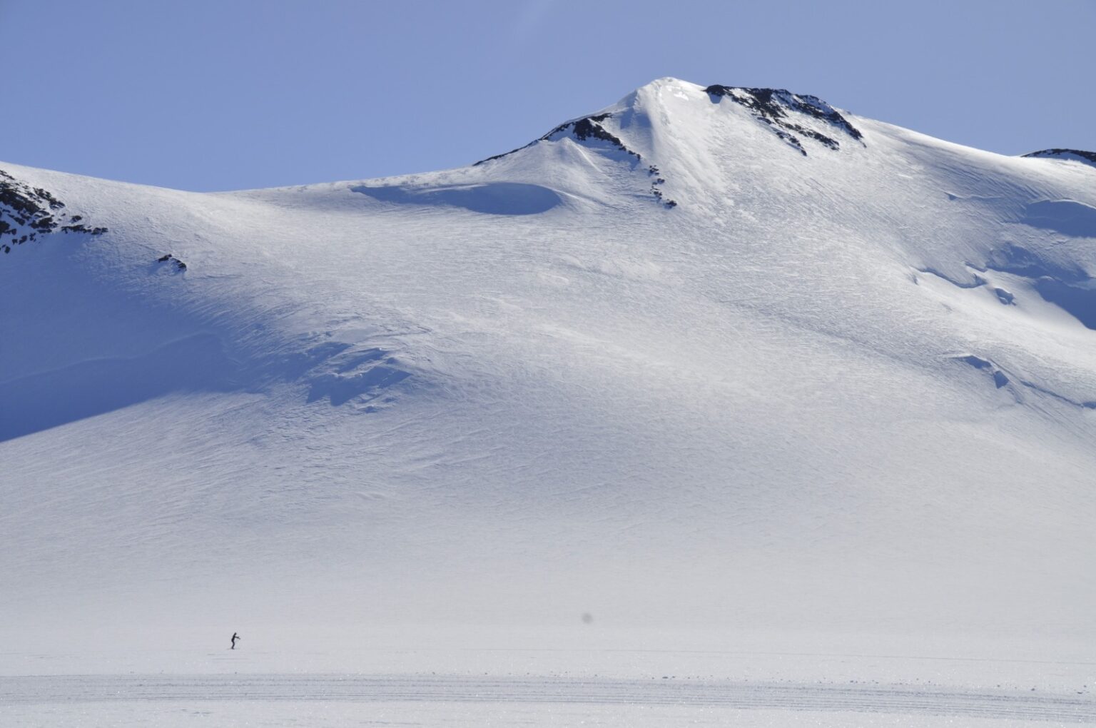 Cross-country skiing in Roald Amundsen’s trails on Antarctica - Worldloppet